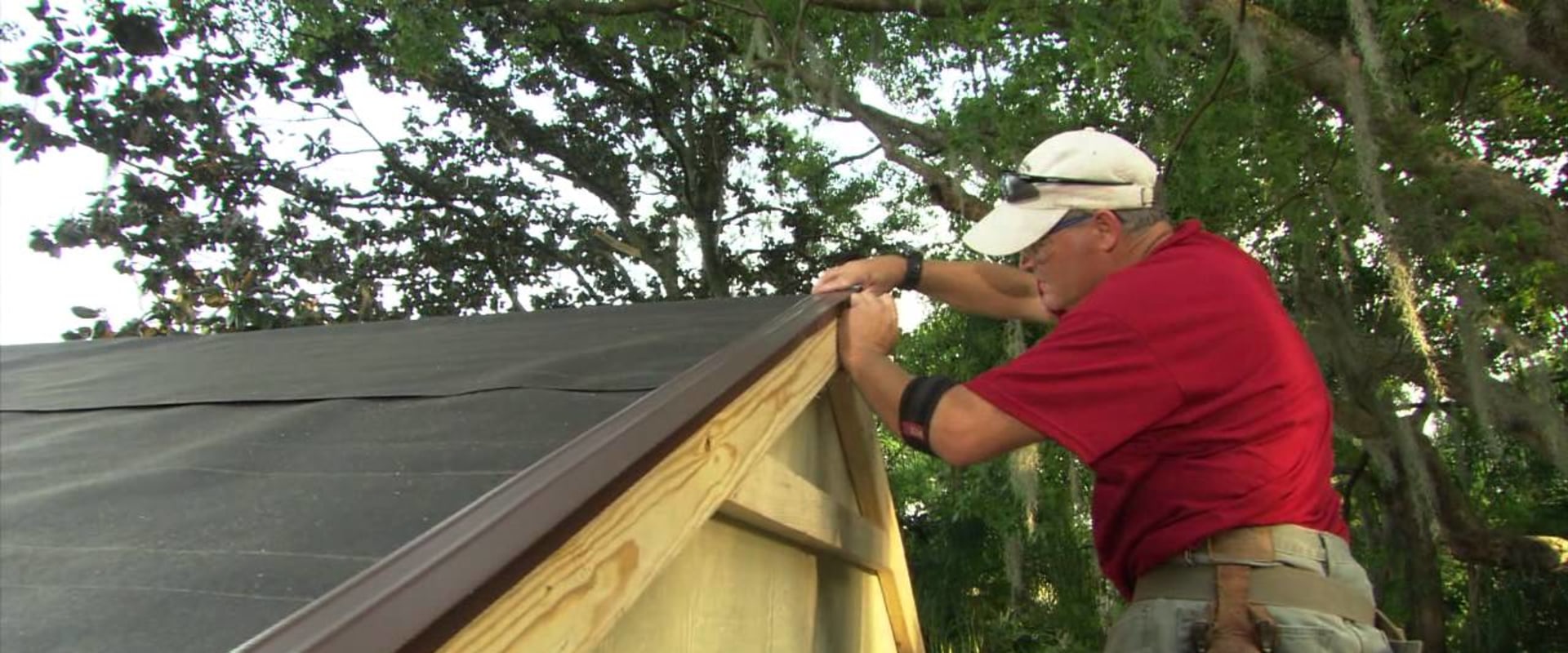 How Rabbet Edge Panel Help In Roof Replacement